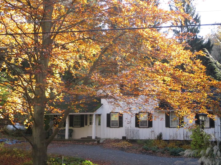 Cottage Near State Park, Lake, Ithaca, & Cornell - Finger Lakes, NY