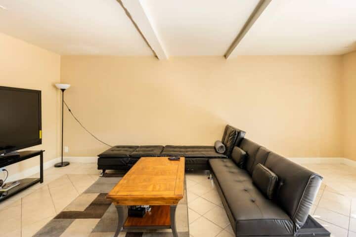 Entire House 3 Min. From Strip & Convention Center - Las Vegas, NV