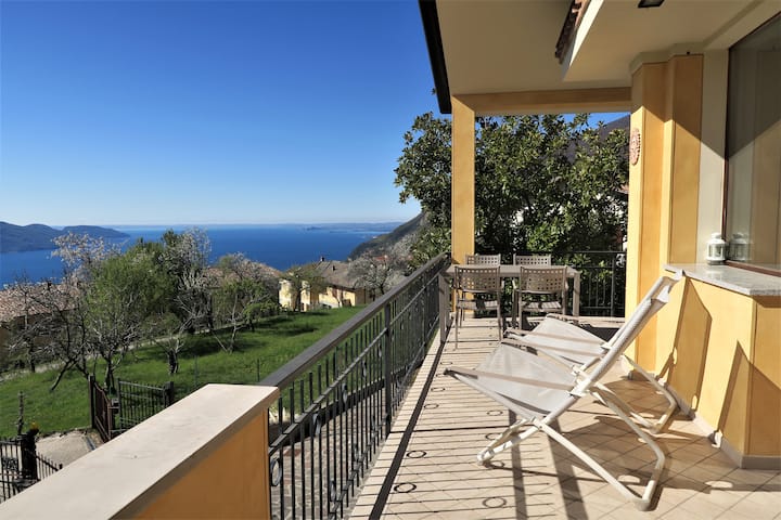 Villa Arianna: Garda Lake View Villa With Pool - Limone Sul Garda