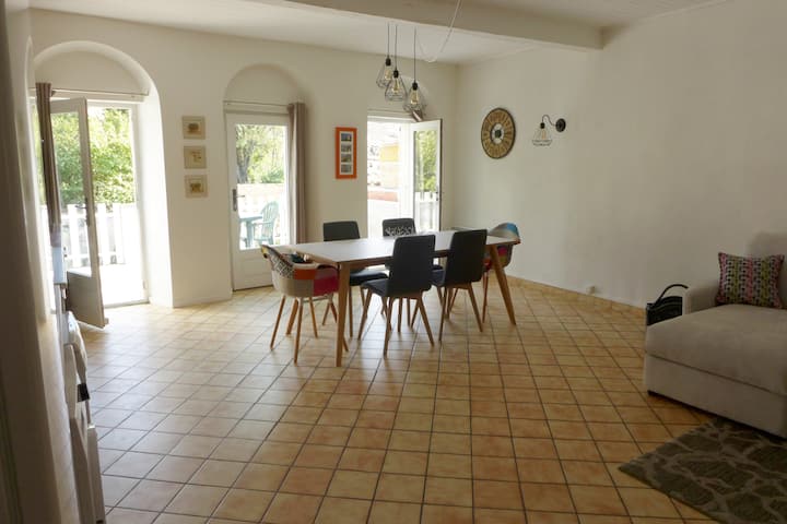 Die : Appartement Plein Sud, Vue Cathédrale. - Die