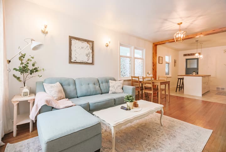 The Canary ~ Charming, House, Minutes To Downtown - Saskatoon