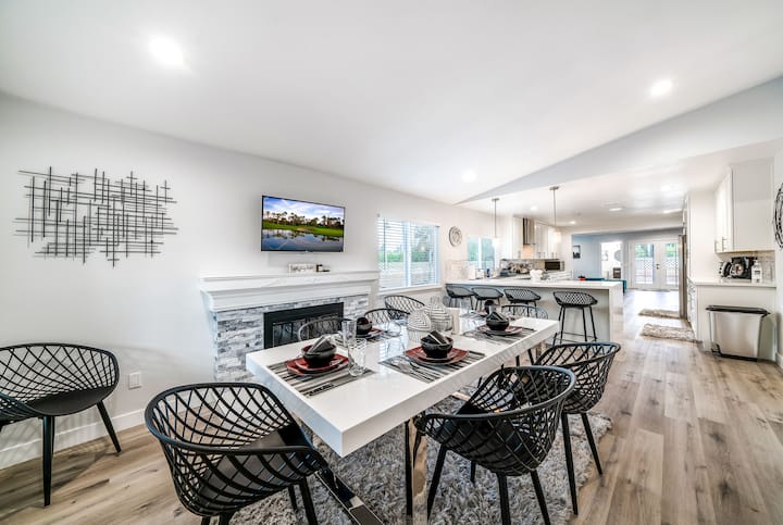 Stunning Upscale Family Home W/ Patio & Gameroom! - Lake Forest, CA