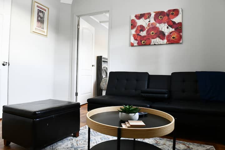 Old East Village Gem - Downtown Private Apartment - London