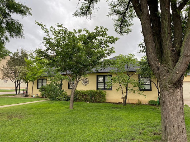 The Compound *Sleeps 11*great Beds*pet Friendly* - Amarillo, TX