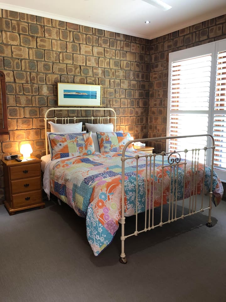 Farmhouse Flat Pet Friendly - 