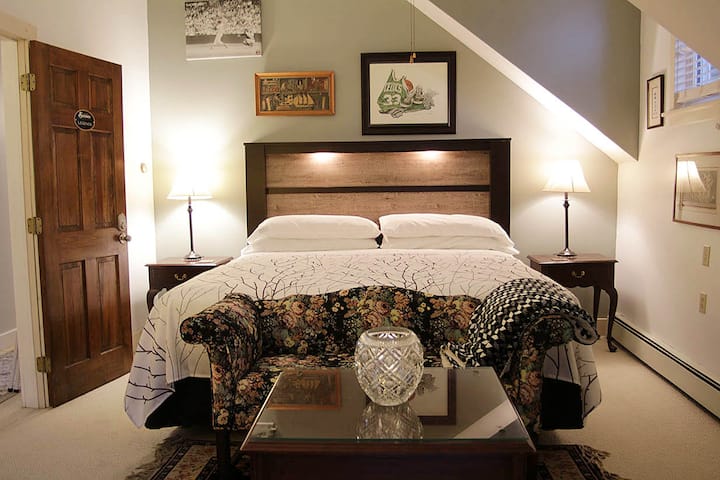 Legends Room At Saisons Inn - Ellicottville, NY