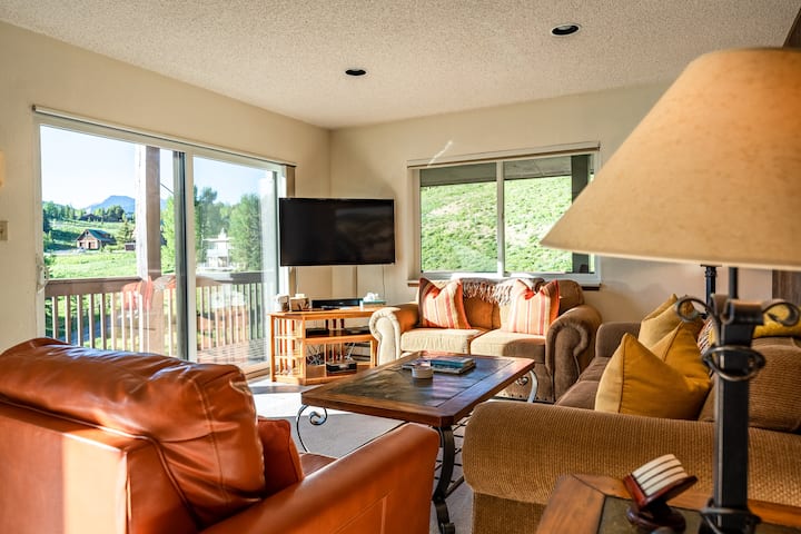 Evergreen Paradise: Hot Tub, Walk To Lifts - Crested Butte, CO