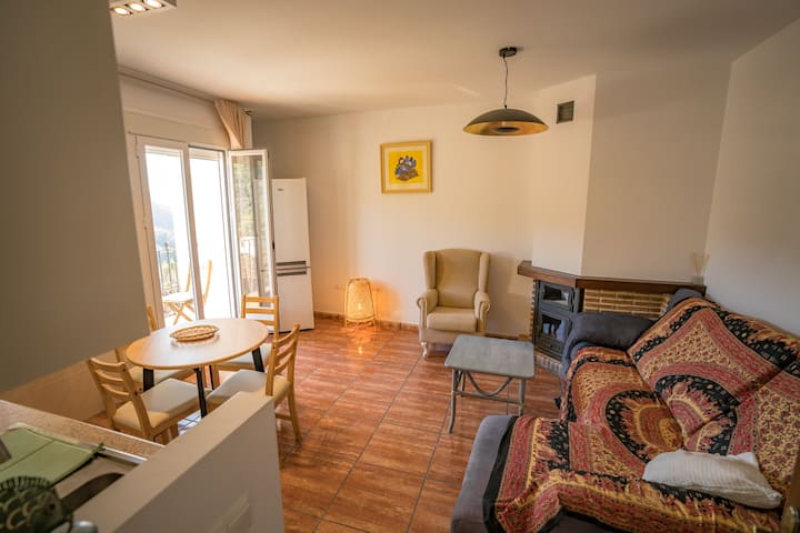 Mountain Views, Spacious Apartment - Genalguacil