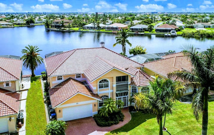 Amazing Lake View W/gulf Access, Pool & Spa - Centrally Located! - Fort Myers, FL