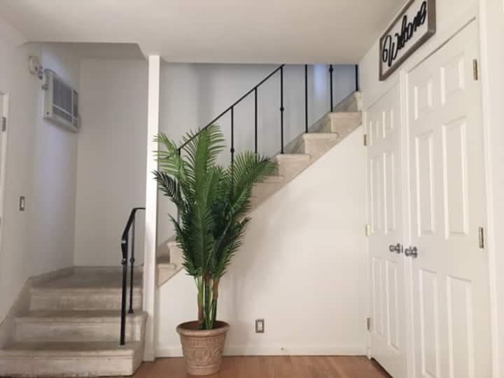 Quiet Clean 2 Story Apartment Los Angeles 90035 - Los Angeles, CA