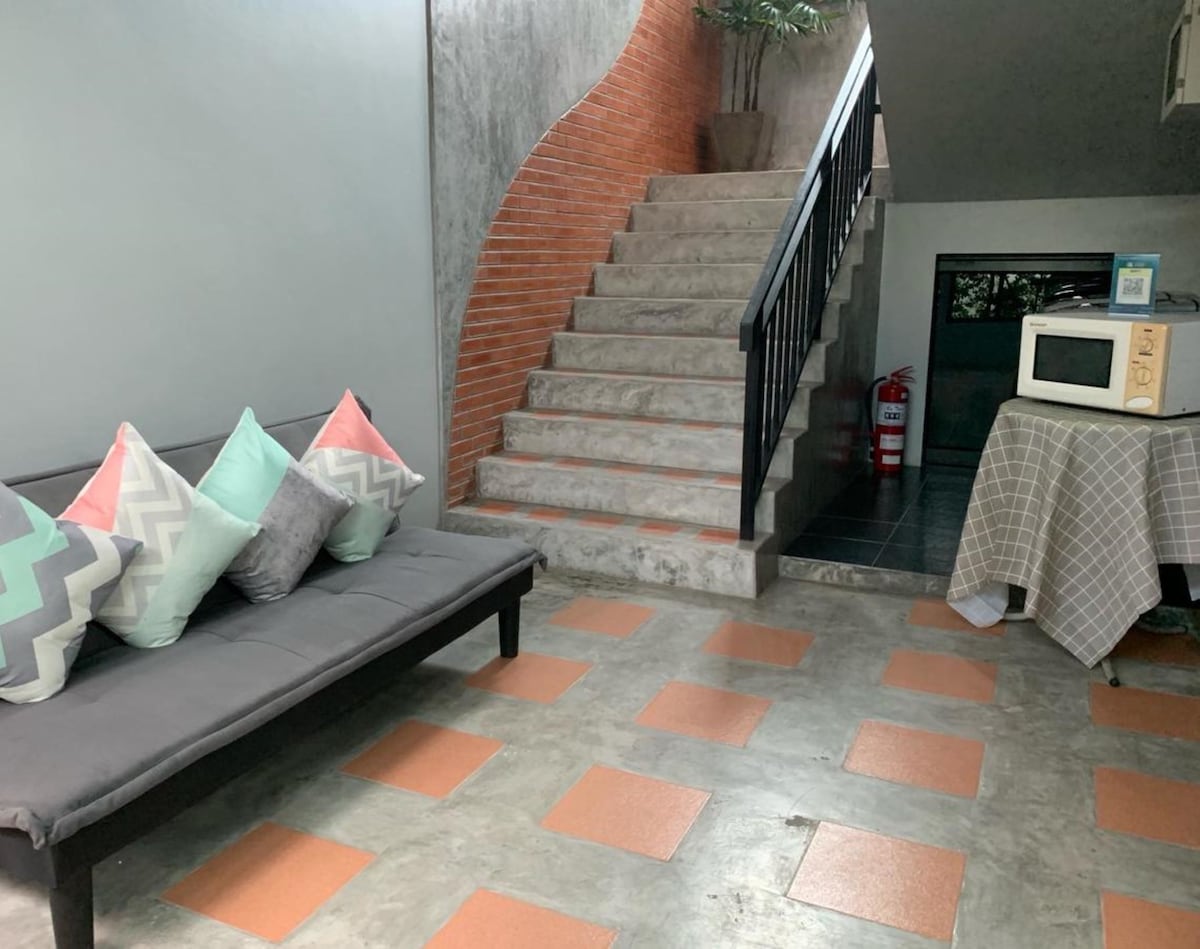 Apartamento Isayarada estándar - Departamentos en renta en Tambon Thep ...