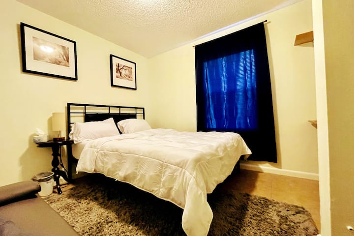 Cozy Smart Home, Affordable With A Touch Of Luxury - Sarasota, FL