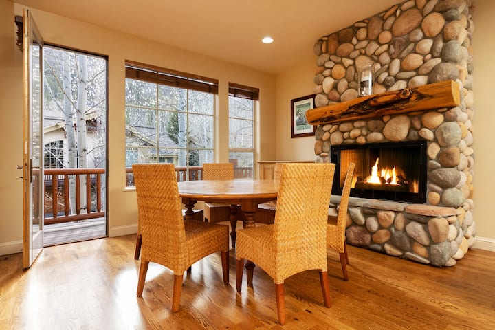 Cozy, Centrally Located With A Private Spa - Sun Valley, ID