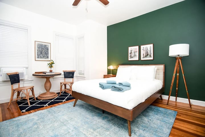 Venn | Sun Bathed Harvard Room| Private Bath - Somerville, MA