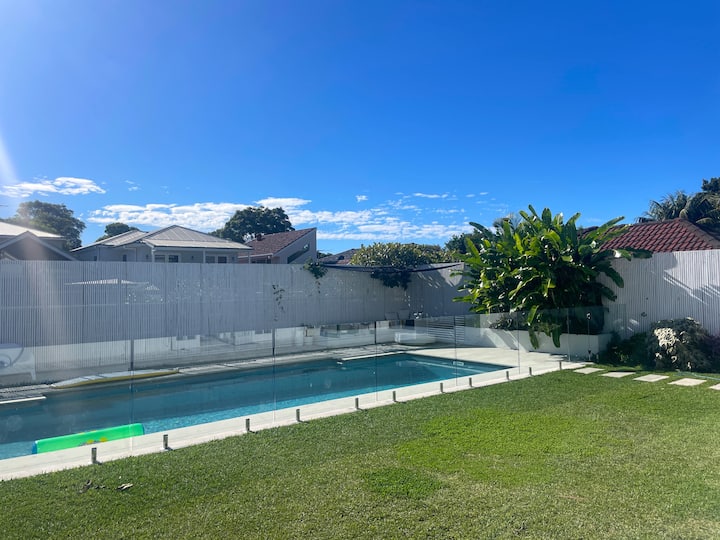 Minimalist Beach Cottage - Family Friendly - Manly