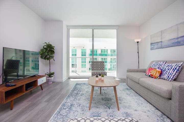 Waterfront Luxury 1br Oasis With Private Balcony - Miami