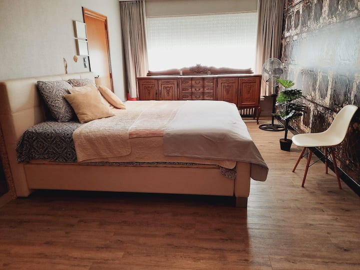 Izegem: Huis Met Een Uitzicht (5 Slpks, 12 Pers) - Roulers