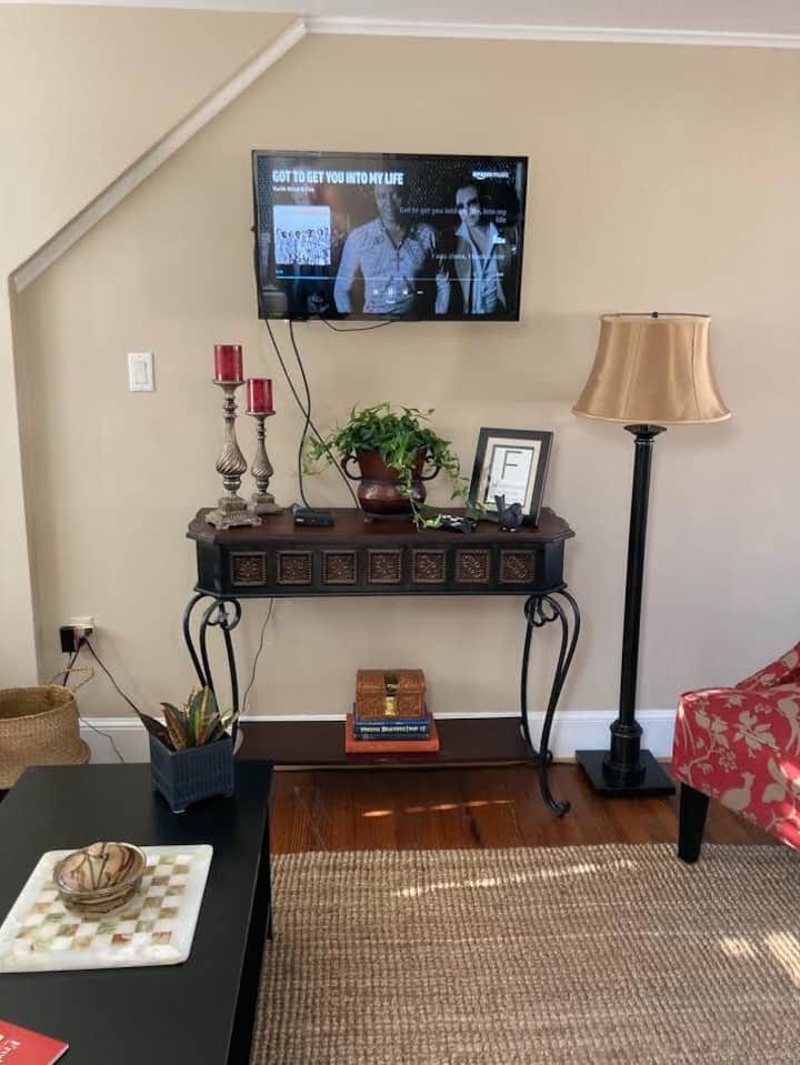 Relaxing Full Apartment,  Private Entrance - Fredericksburg, VA