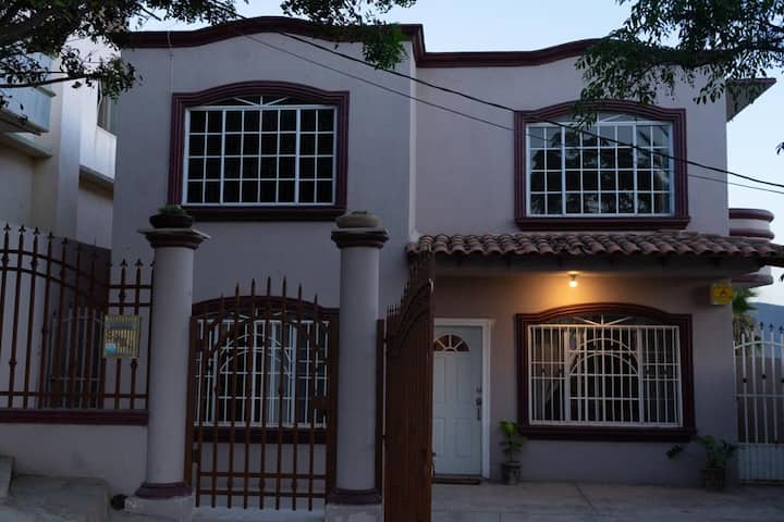 Casa Gladys, Hermosa Vista A La Bahía De Ensenada. - Ensenada
