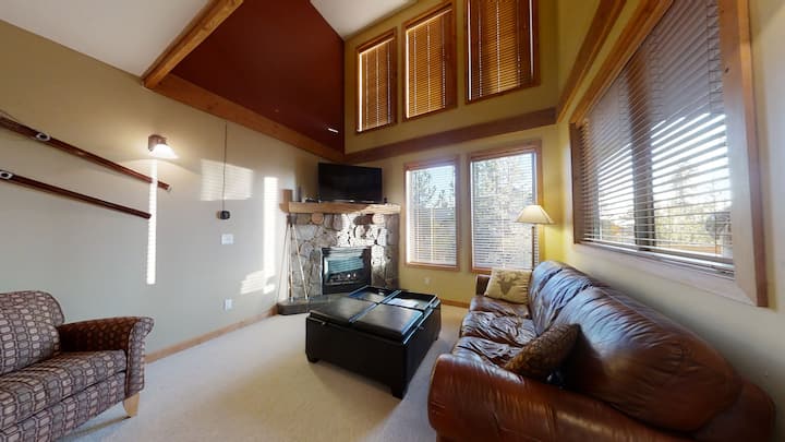 True Ski & Ski Out, 10 Out Of 10! Private Hot Tub! - Big White Ski Resort, BC
