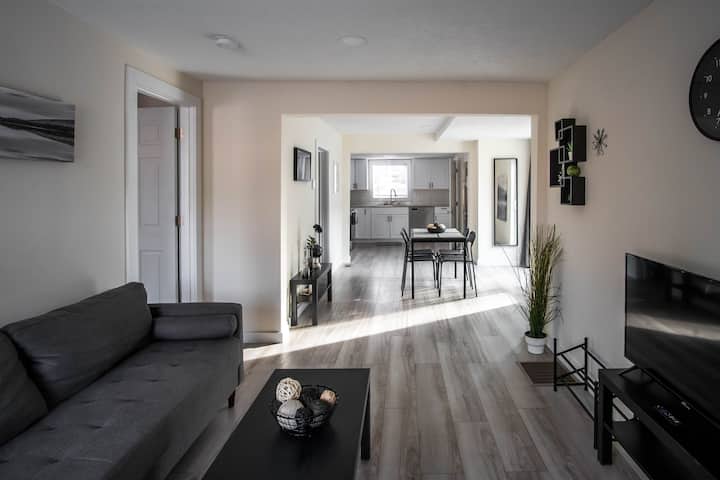 Monochrome Home - Ask For Healthcare Discount - 聖保羅