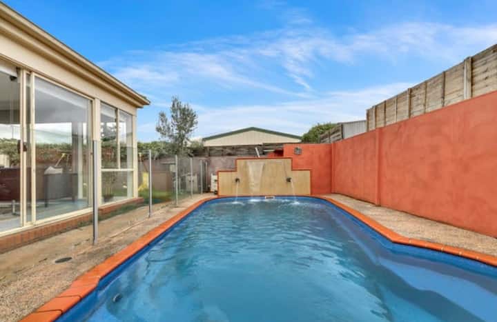 Entire Home (3 Bedrooms) With 1 Bathroom & Toilet - Werribee
