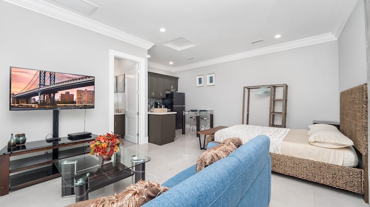 Private Studio+ Kitchen Near Disneyland - Hacienda Heights, CA