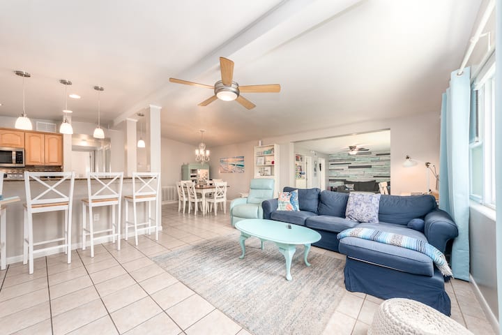 The Blue Pearl - Heated Pool - Beach 10min. - 4br - Clearwater Beach, FL