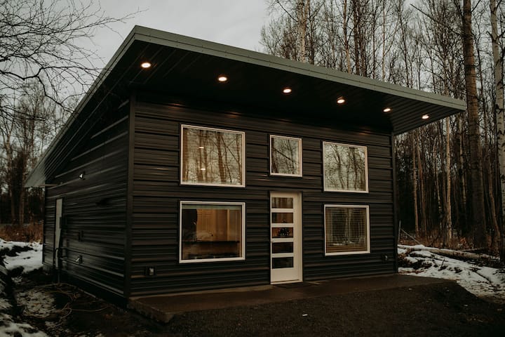 Glacier Chalet Guest House - 2 Bedrooms, 670sf - Wasilla, AK