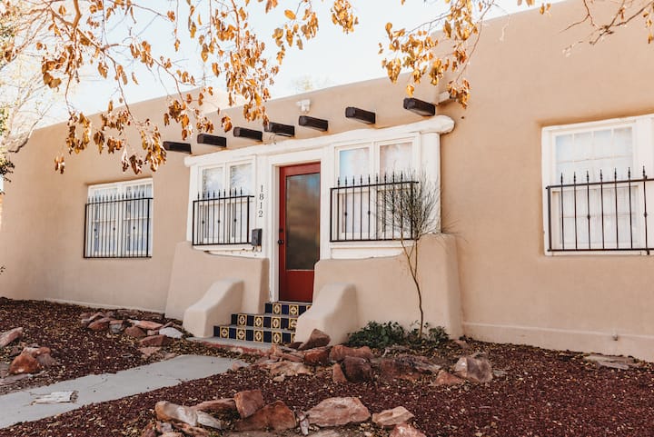 Quiet Tree-lined Street, Historic Home, Walkable - Albuquerque, NM