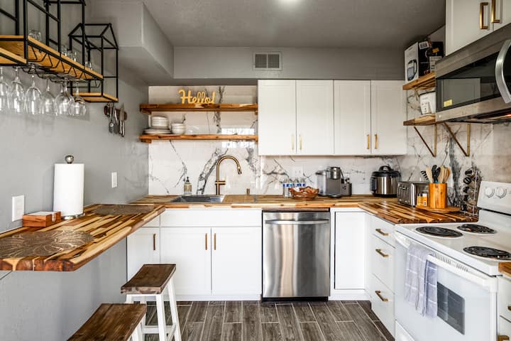 Location!location.luxe Condo W/jettedtub By Uptown - Albuquerque, NM