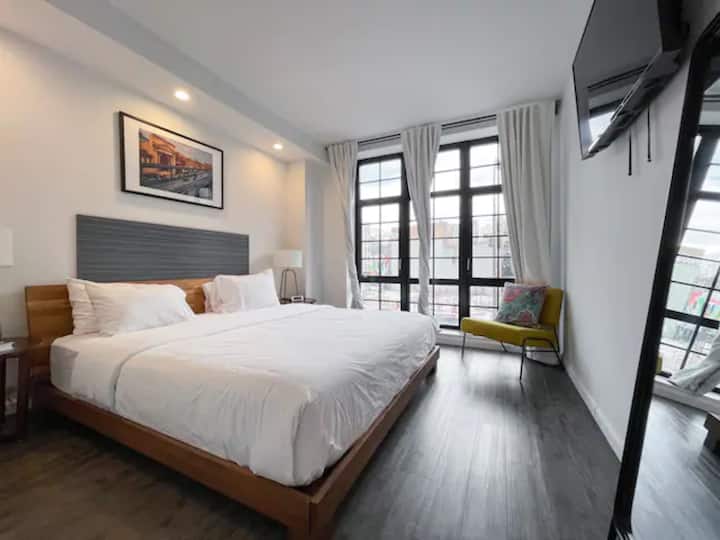 138 Bowery-king Suite W. Living Room Space - New York City