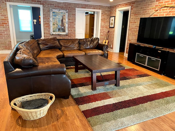 2 Blocks From Lsu: 4 Bedroom 2 Bath, Sleeps 8+ - Baton Rouge, LA