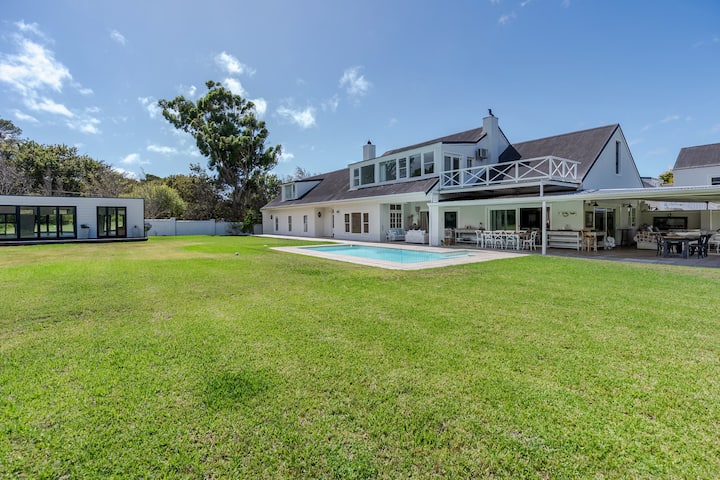Winelands Uitzig Constantia Wine Route Cape Town. - Cape Town