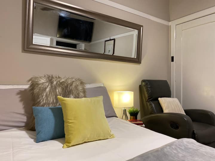 Cozy Modern Self Contained Unit With Character - Australia