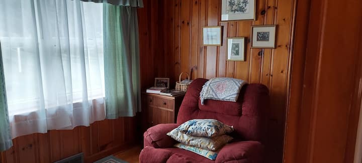 Quisitential Small Town Abode - Brush Creek Falls, Freeman