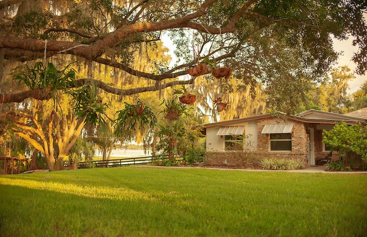 Lake Breeze Cottage 4 - Inverness, FL