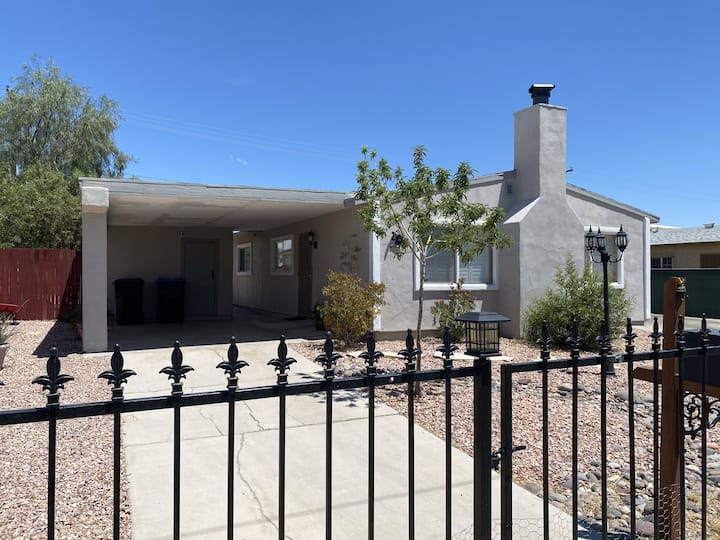 Amazing Full House Located By Strip/fremont Street