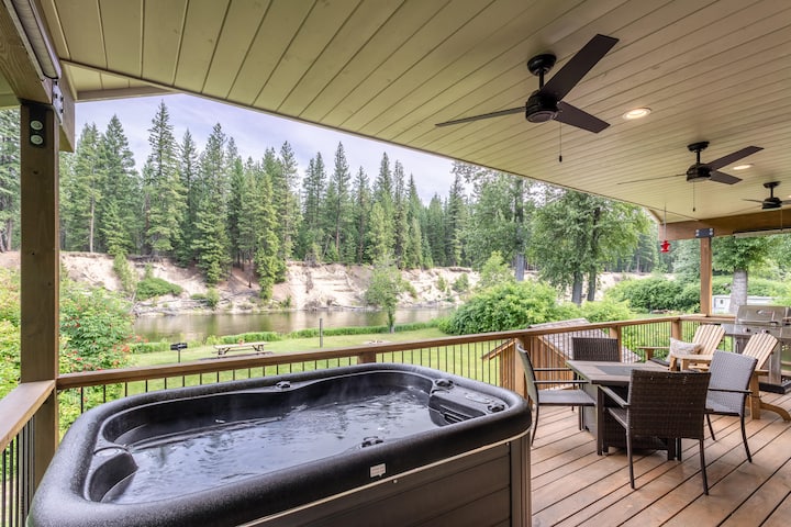 Cozy Modern Riverfront Cabin Near Lake Wenatchee - Lake Chelan, WA