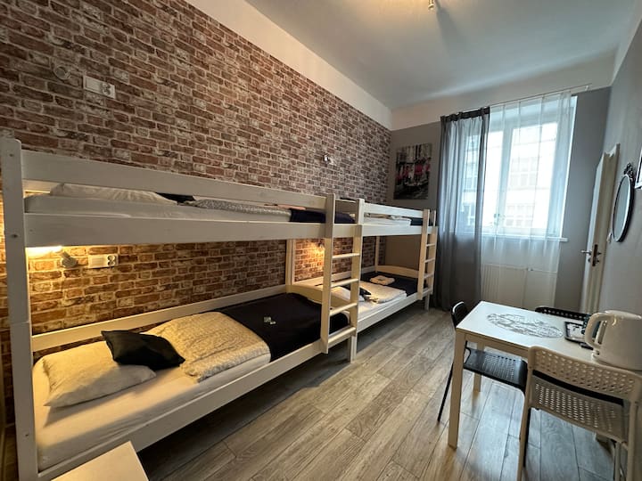 Pokój Czteroosobowy Typu Economy - Varsovie