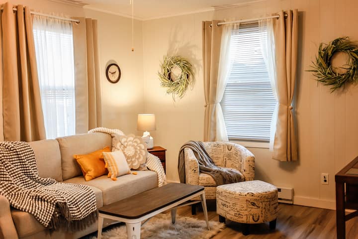 The Hideaway, A Super Cozy Cottage In Portsmouth - Chesapeake, VA