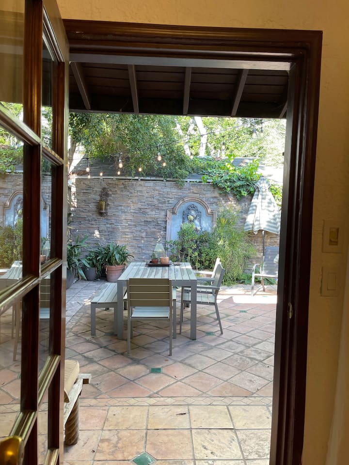 New Renovated Gated House & Amazing Yard In Weho - West Hollywood