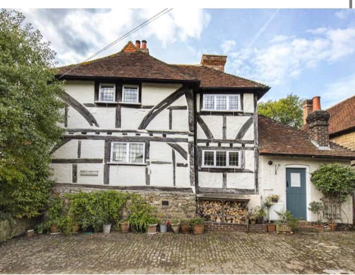 Charming Country Cottage - South Downs