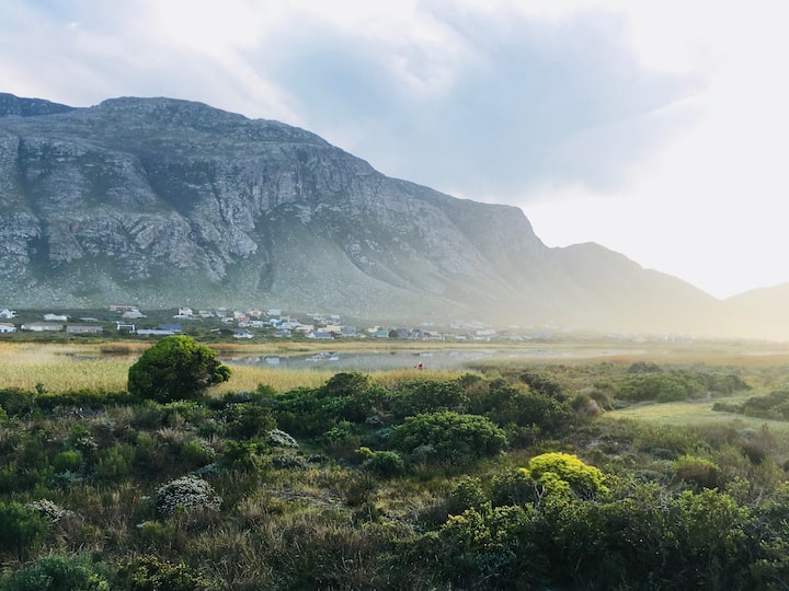 Spectacular Lake Views In Charming Bettys Bay Home - Pringle Bay