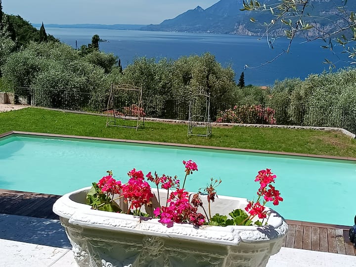 Domus Incantus Spettacolare Vista Sul Lago App. 1 - Malcesine
