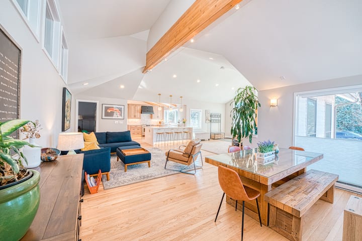 Family Friendly North Boulder Modern Farmhouse - Boulder, CO