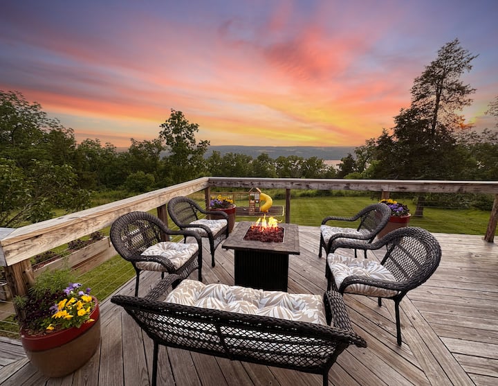 Scenic Flx Farmhouse | Seneca Wine Trail Getaway - Finger Lakes, NY