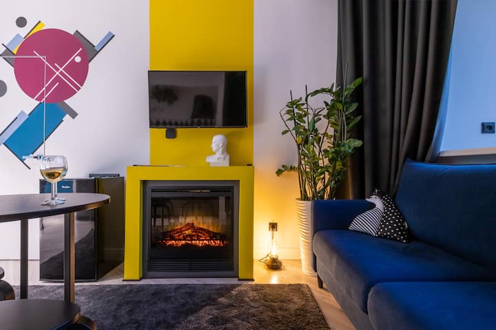 Cozy Bright Apartment With Fireplace In The Center - 상트페테르부르크