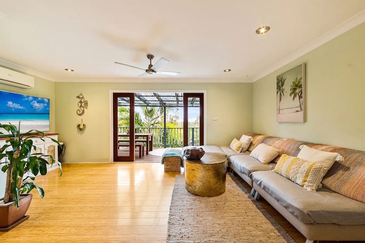 Pet Friendly Tree Top Home Close To Beach/shops - Woy Woy