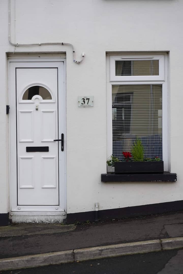 Central Stay Bangor Town House - 키릭퍼거스